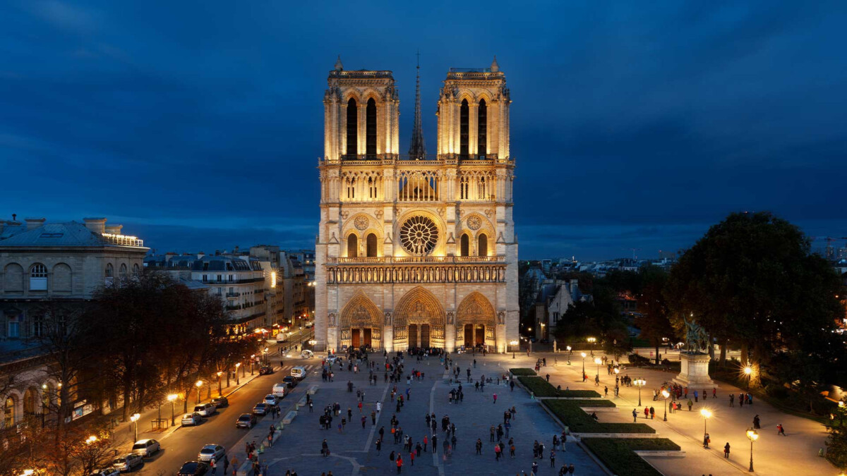 Notre-Dame of Paris - Garden Elysee